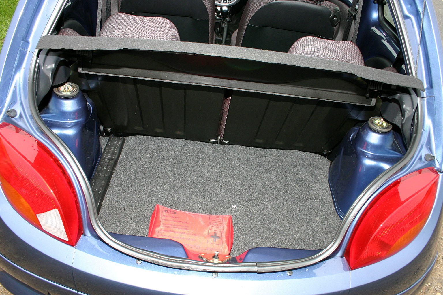 Ford Ka Hatchback (1996 - 2008) Features, Equipment and Accessories ...