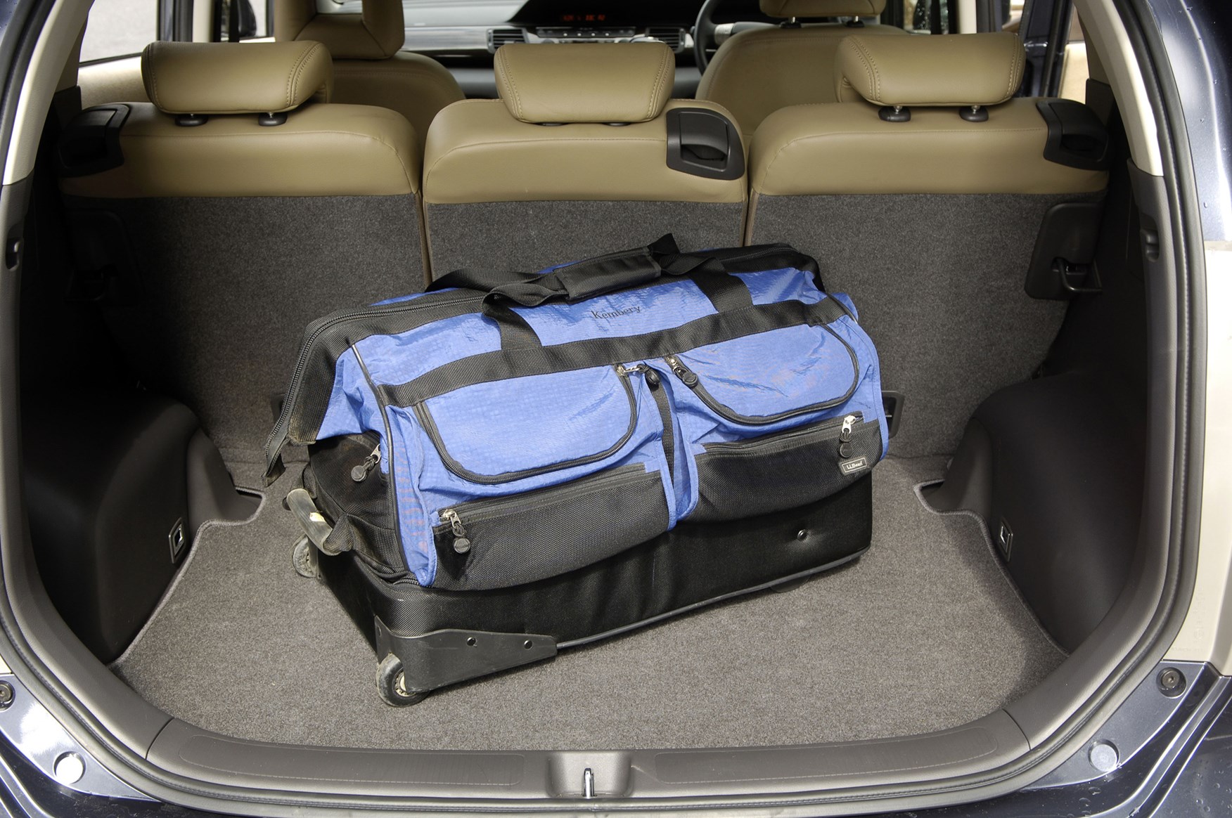 Honda FR-V Hatchback (2004 - 2009) Features, Equipment and Accessories ...