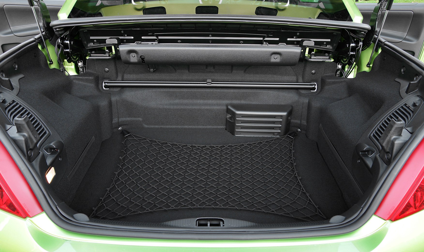 Peugeot 207 CC (2007 - 2014) Features, Equipment and Accessories | Parkers