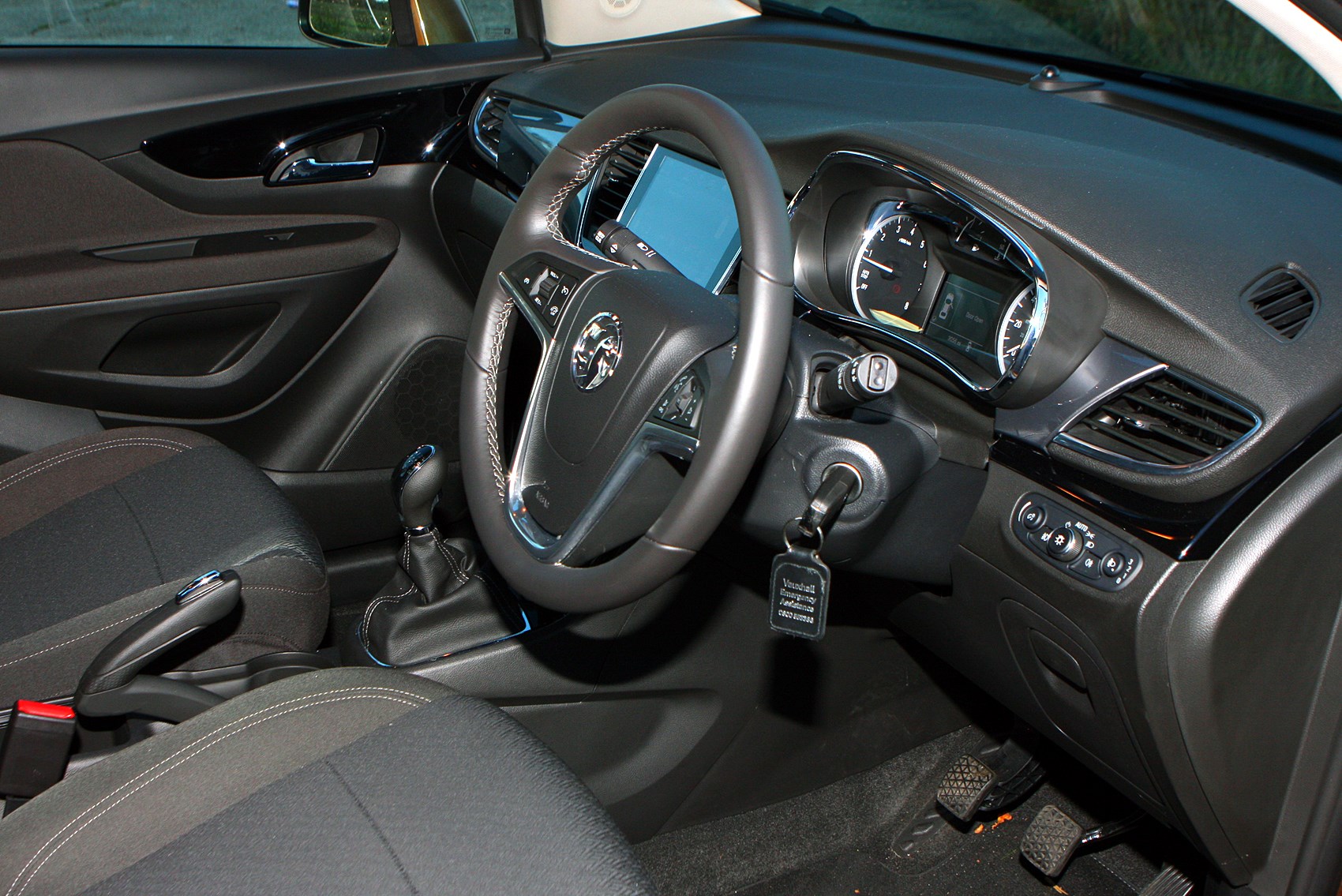 Vauxhall Mokka X (2016 - ) Photos | Parkers