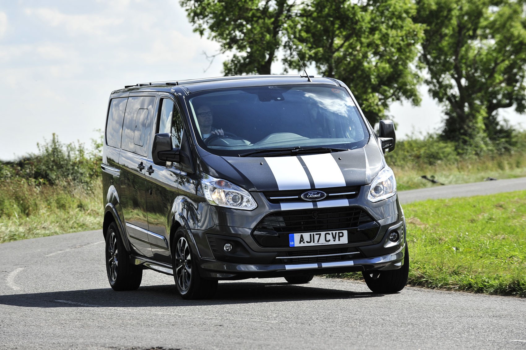 Ford Transit Custom Sport vs VW Transporter Sportline twin-test review ...