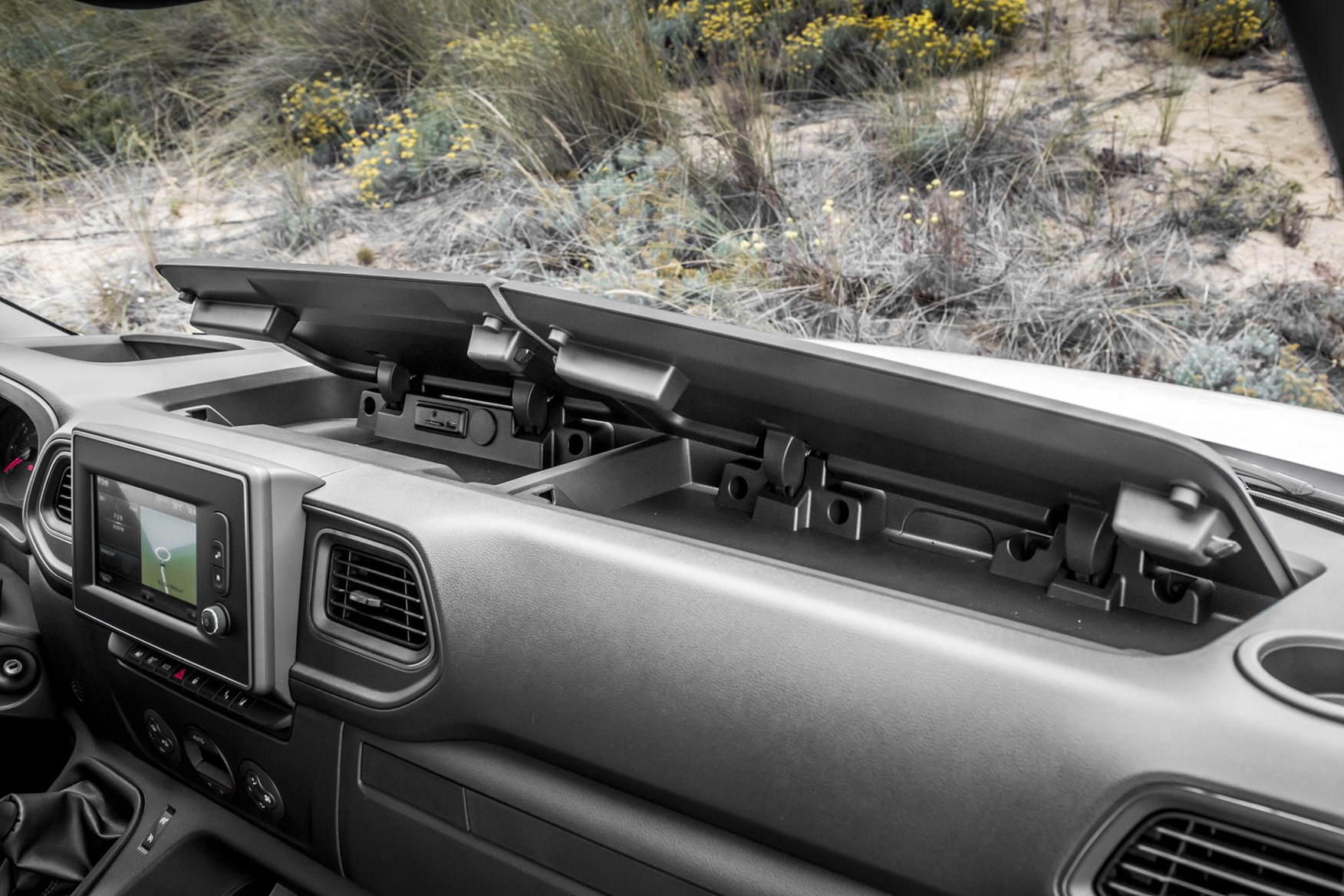 Renault Master review (2021) | Parkers