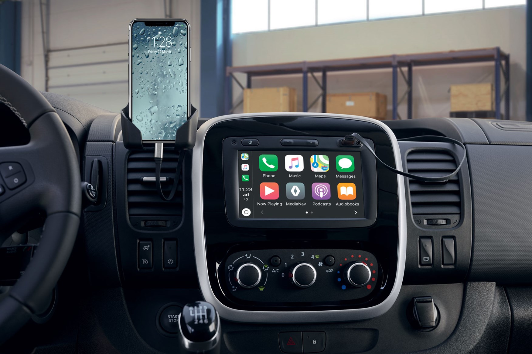 Renault Trafic review (2020) | Parkers