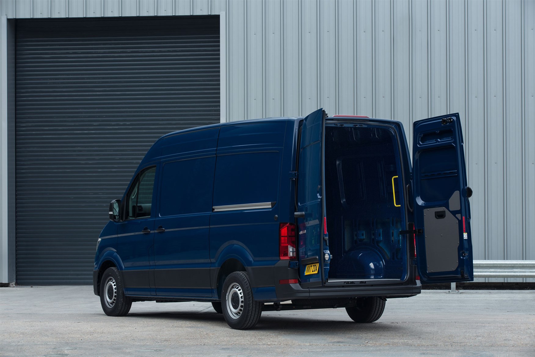 Volkswagen Crafter van dimensions (2017-on), capacity, payload, volume ...