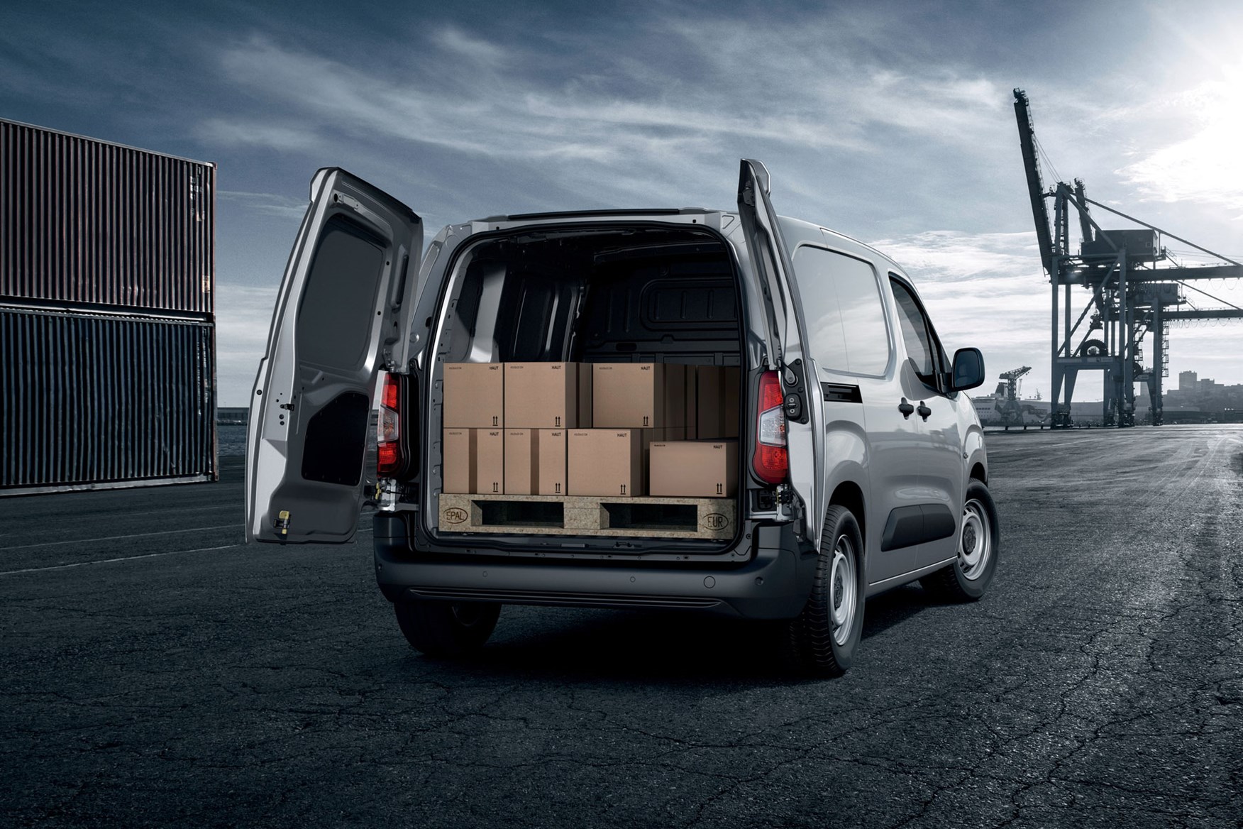 Peugeot Partner 2018 – new small van official pictures, info, tech ...