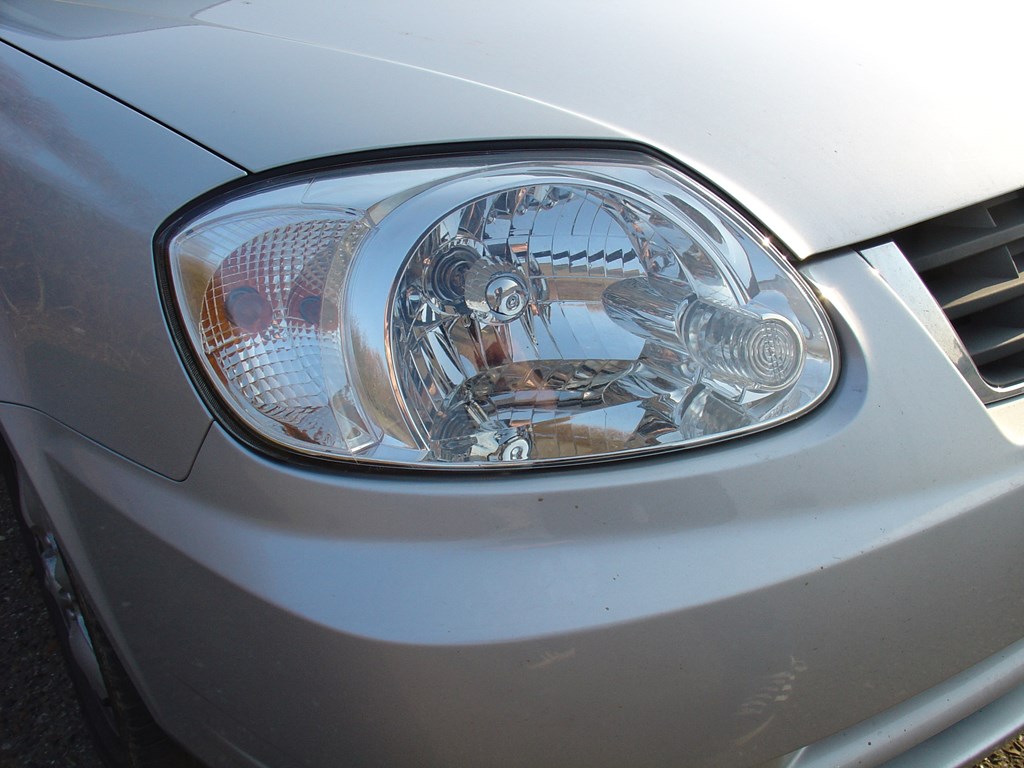 Used Hyundai Accent Hatchback (2000 - 2005) boot space & practicality