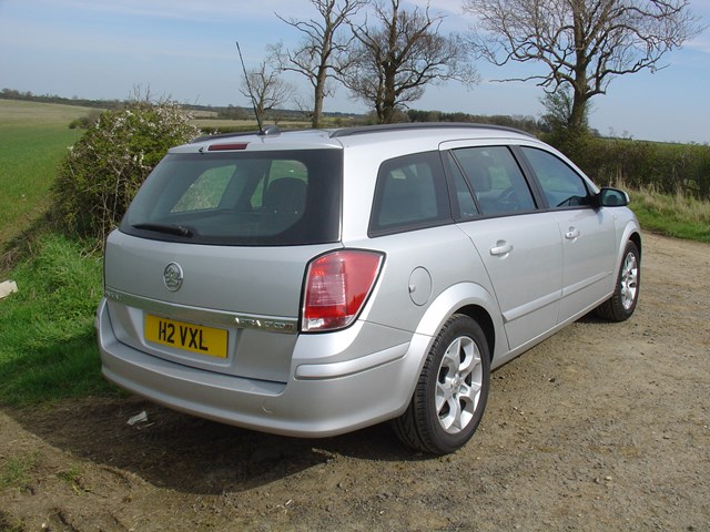 Used Vauxhall Astra Estate (2004 - 2010) boot space & practicality