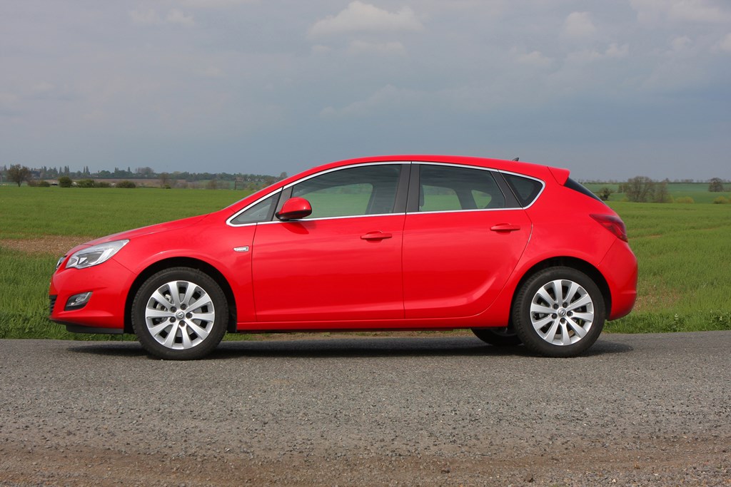 Used Vauxhall Astra Hatchback (2009 - 2015) Review