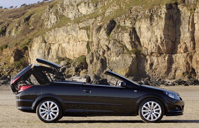 Used Vauxhall Astra TwinTop (2006 - 2010) Review Used Vauxhall Astra TwinTop (2006 - 2010) Review