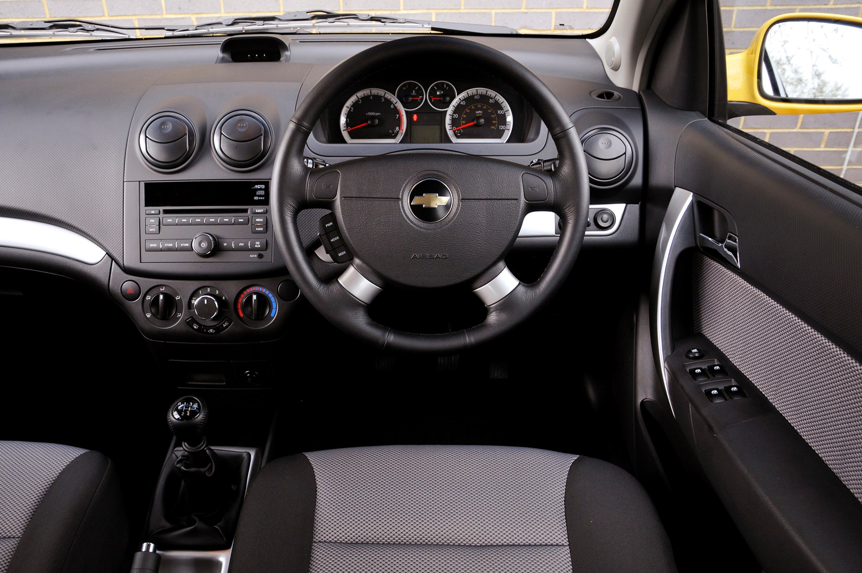 Used Chevrolet Aveo Hatchback (2008 - 2011) interior