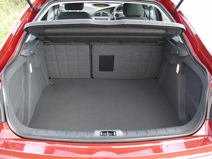 Used Citroën C5 Hatchback (2004 - 2008) boot space & practicality