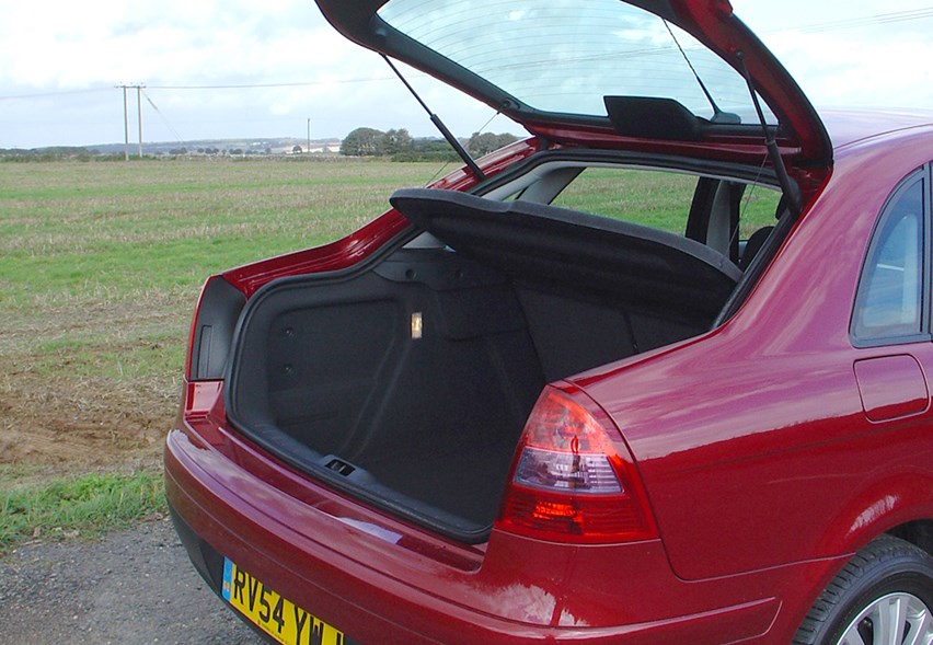 Used Citroën C5 Hatchback (2004 - 2008) boot space & practicality