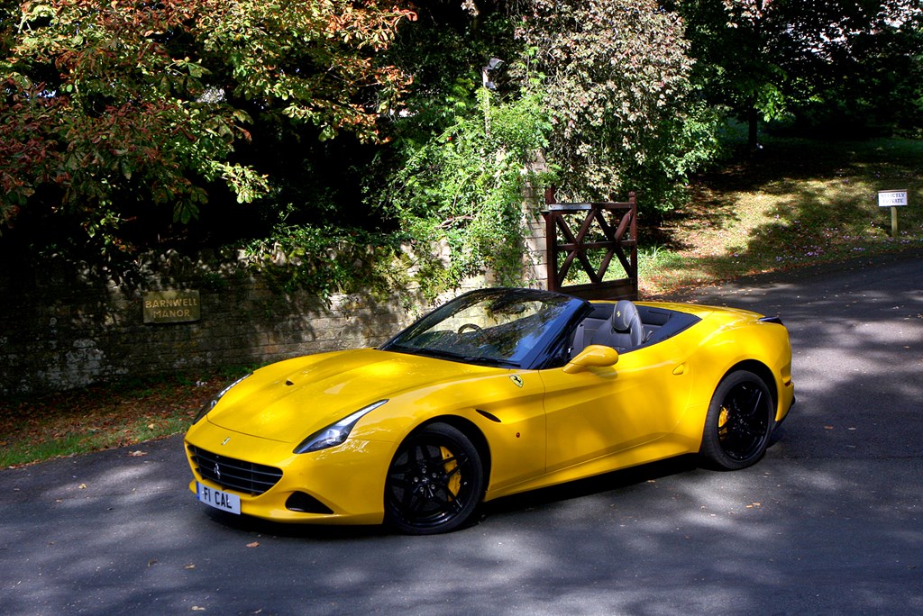 Used Ferrari California T Convertible (2014 - 2016) boot space ...