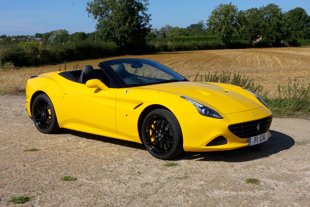 Used Ferrari California T Convertible (2014 - 2016) boot space ...