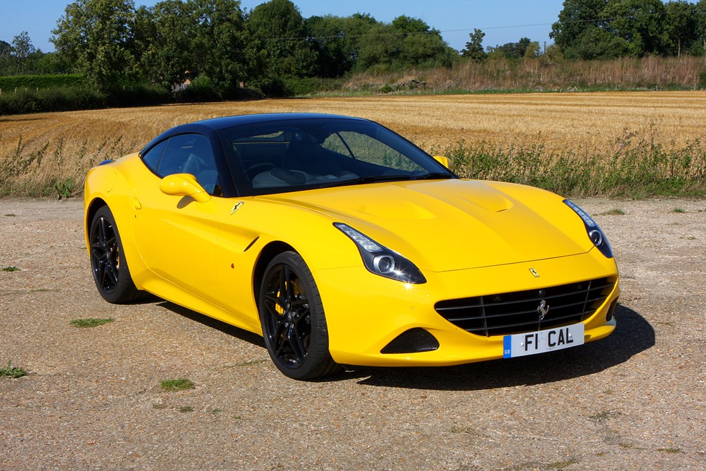 Used Ferrari California T Convertible (2014 - 2016) boot space ...