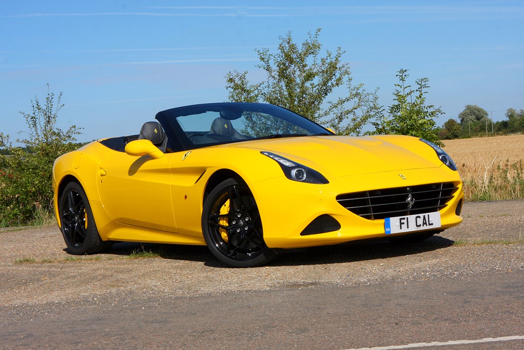 Used Ferrari California T Convertible (2014 - 2016) boot space ...