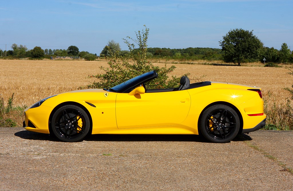 Used Ferrari California T Convertible (2014 - 2016) boot space ...