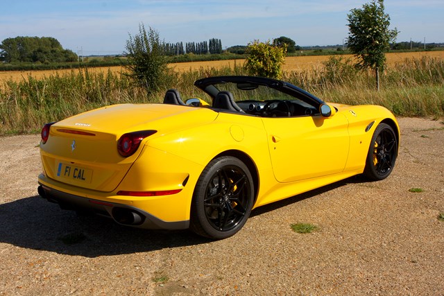 Used Ferrari California T Convertible (2014 - 2016) boot space ...