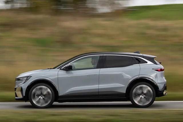 Renault Megane E-Tech (2025) boot space & practicality