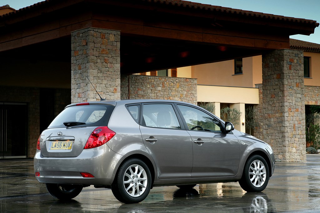 Used Kia Ceed Hatchback (2007 - 2012) Review
