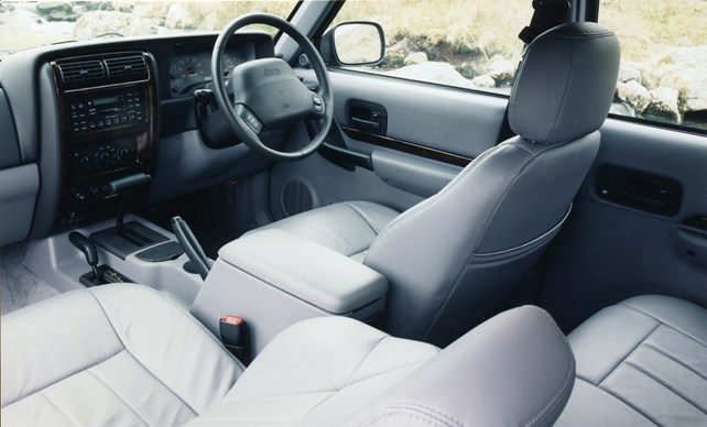 Used Jeep Cherokee Station Wagon (1993 - 2001) interior
