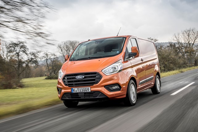 New Ford Transit Custom for 2018 – info and pictures of facelift for UK ...