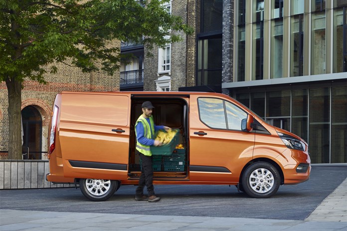 New Ford Transit Custom for 2018 – info and pictures of facelift for UK ...