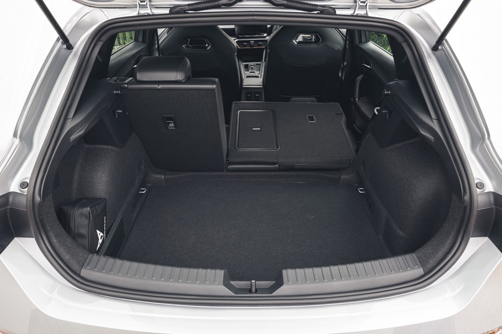Cupra Leon (2024) boot space & practicality