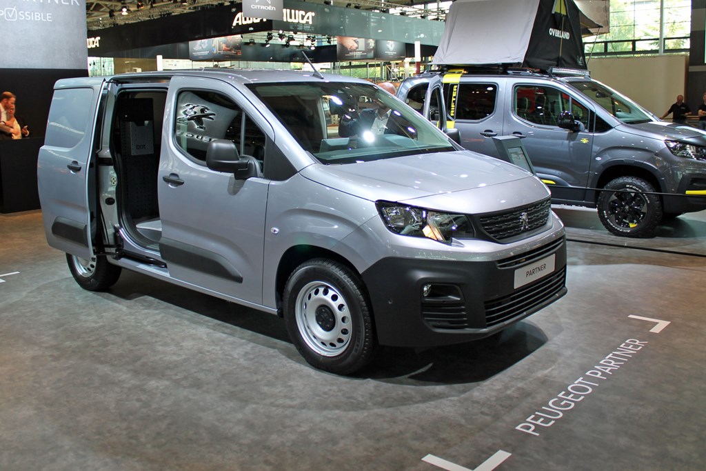 Peugeot Partner 2018 – new small van official pictures, info, tech ...
