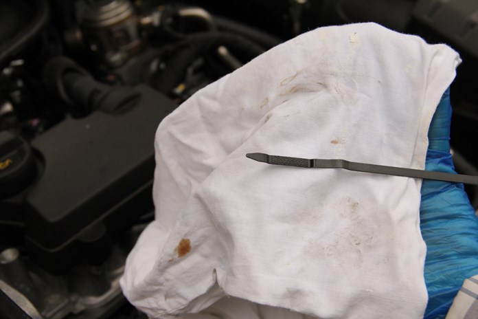 How to check the oil in your car | Parkers