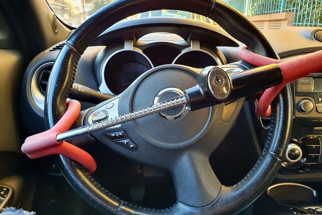 The best steering wheel locks to prevent car theft 2025