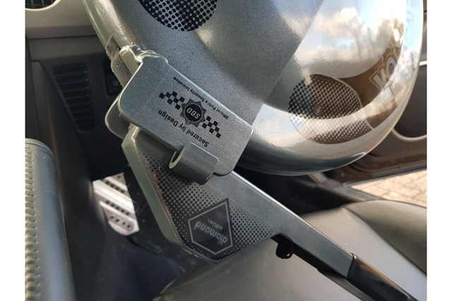 The best steering wheel locks to prevent car theft 2025