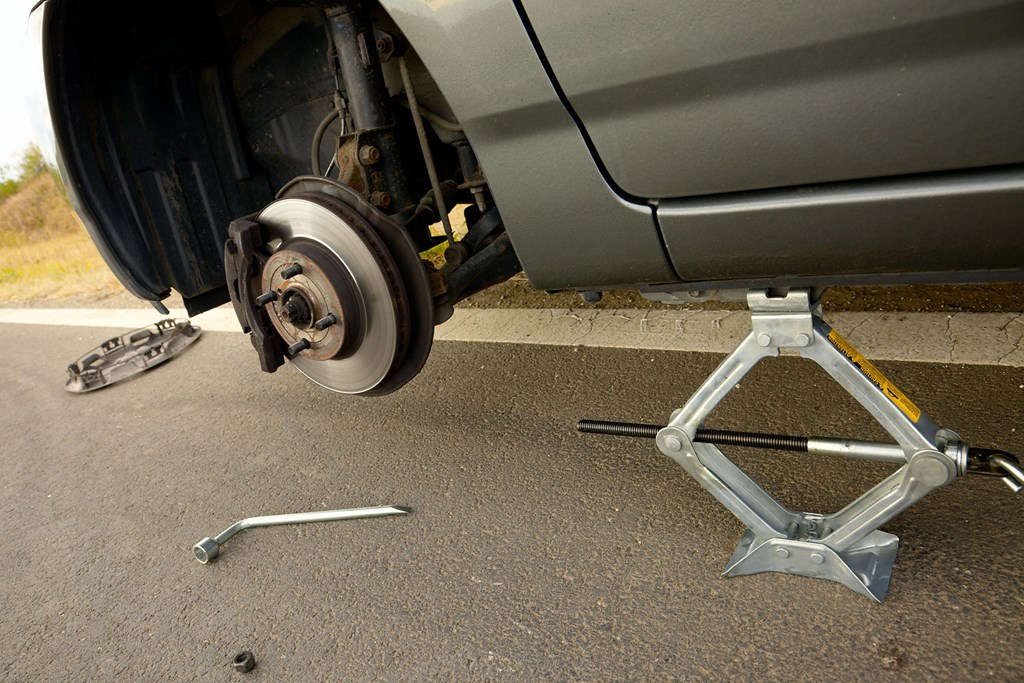 Flat tyre? Here’s how to change a car wheel in minutes