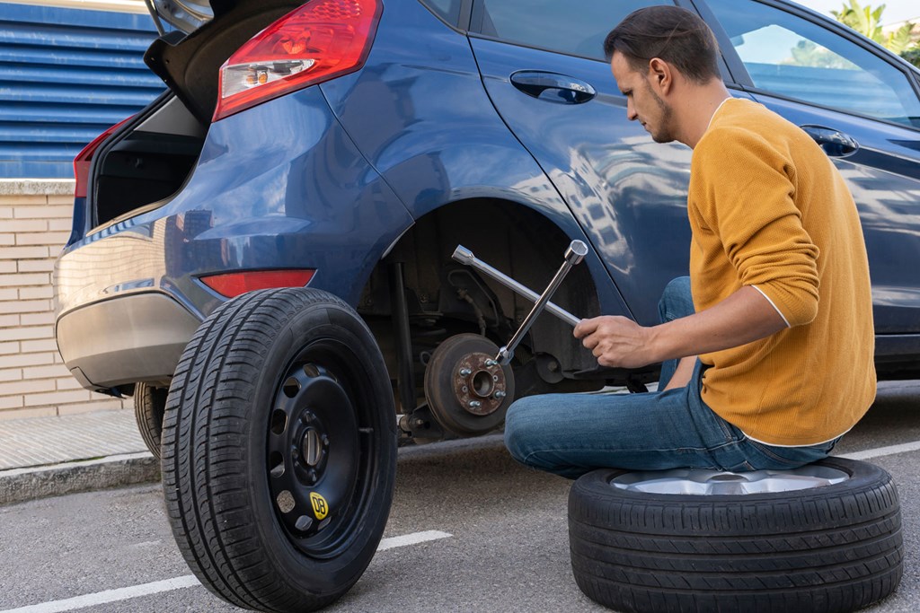 Flat tyre? Here’s how to change a car wheel in minutes