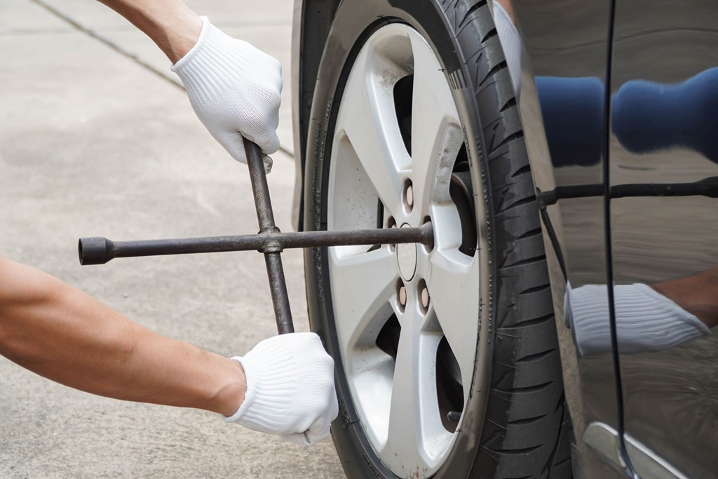 Flat tyre? Here’s how to change a car wheel in minutes
