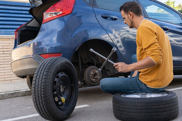 Flat tyre? Here’s how to change a car wheel in minutes