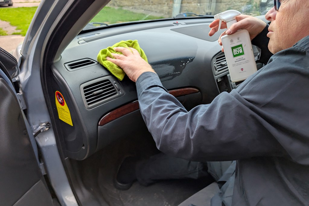 How to properly clean your car's interior