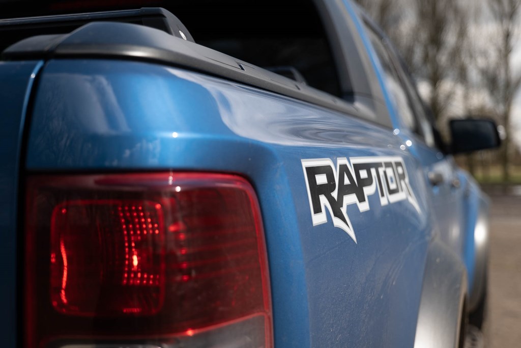 Ford Ranger Raptor vs Isuzu D-Max XTR twin test review - battle of the ...