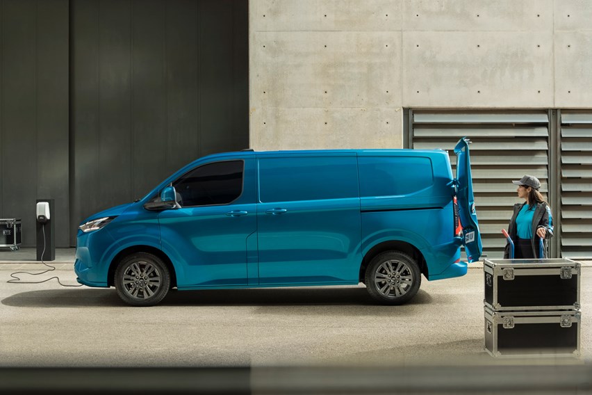 All-new Ford Transit Custom - details of electric, plug-in and diesel ...