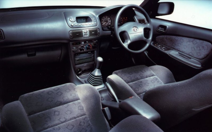 Used Toyota Corolla Hatchback (2000 - 2002) interior