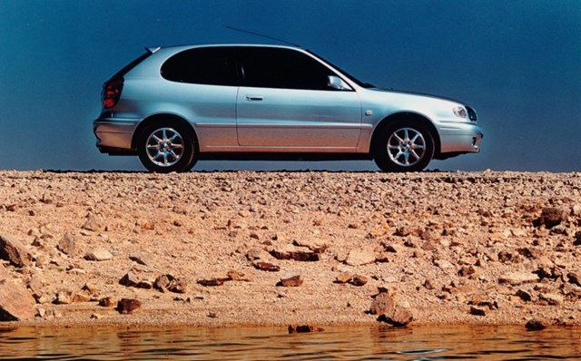 Used Toyota Corolla Hatchback (2000 - 2002) Review