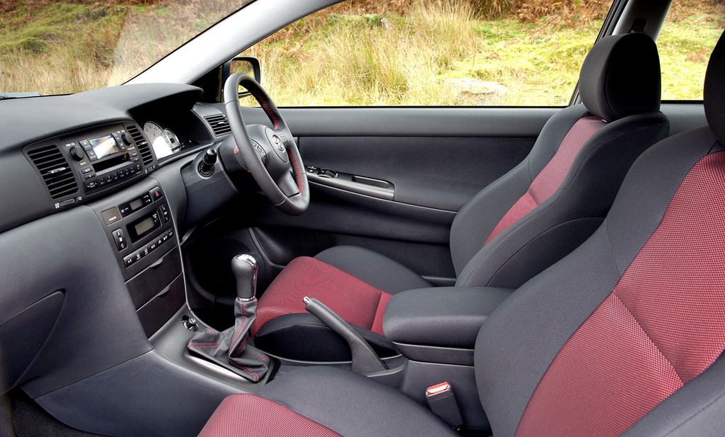 Used Toyota Corolla Hatchback (2002 - 2006) Review