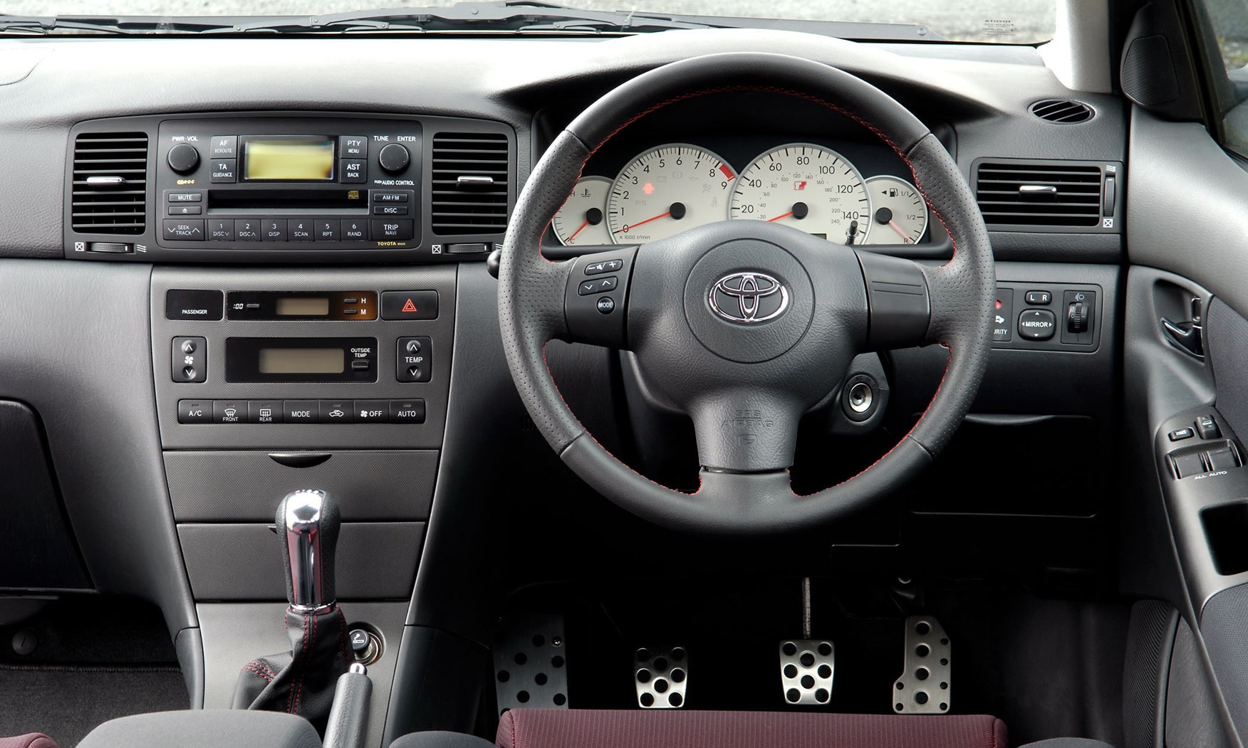 Used Toyota Corolla Hatchback (2002 - 2006) interior
