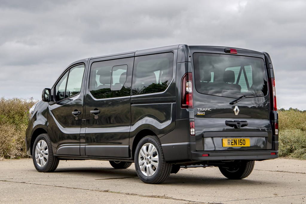 Renault Trafic Passenger (2021) review - we test newly facelifted minibus