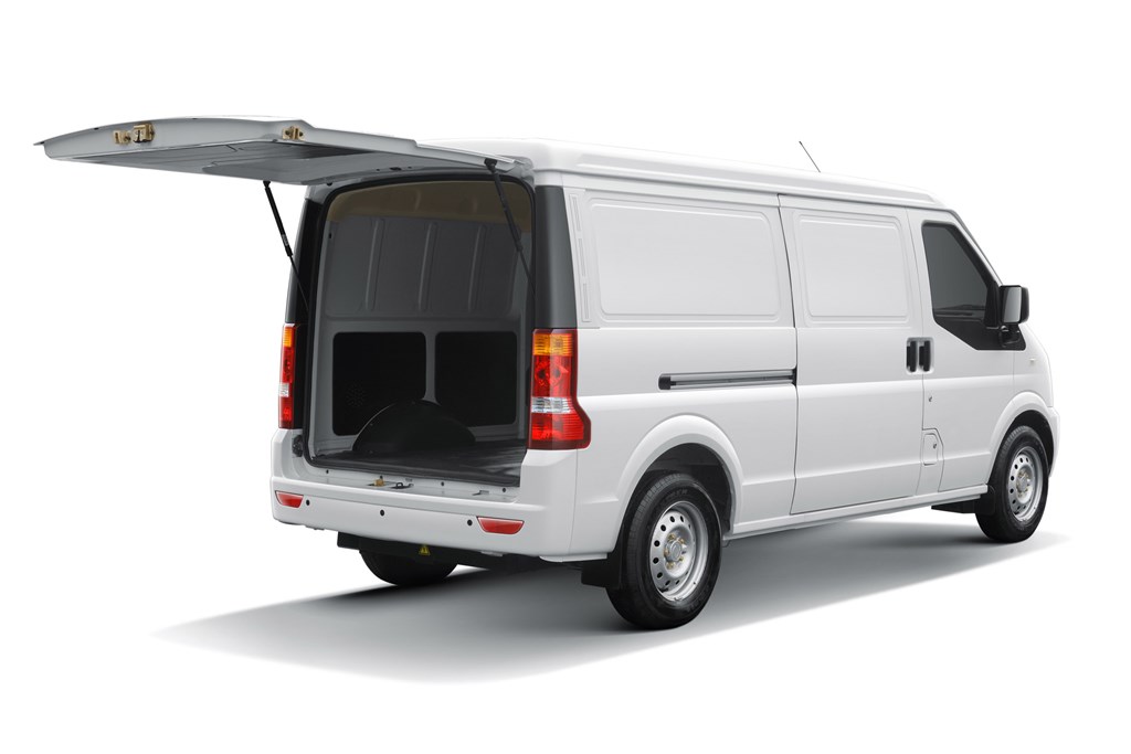 DFSK EC35 electric van and EC31 chassis cab at 2021 CV Show