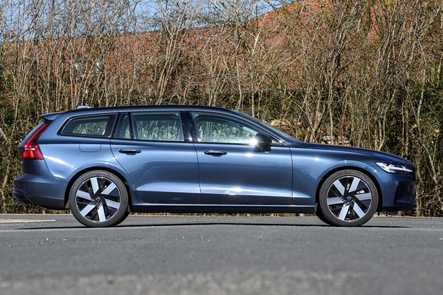 Volvo V60 (2025) engines & performance