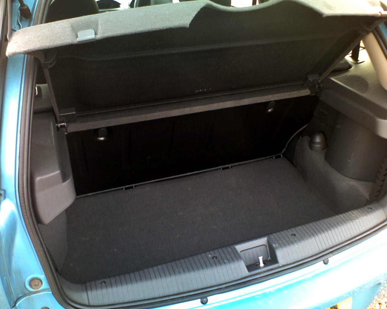 Used Vauxhall Corsa Hatchback (2003 - 2006) boot space & practicality