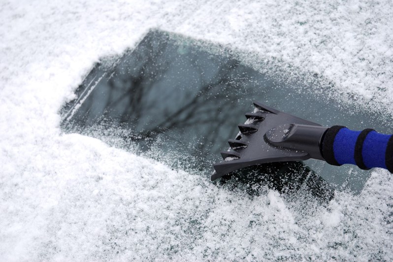 The best car ice scrapers to use during winter | Parkers
