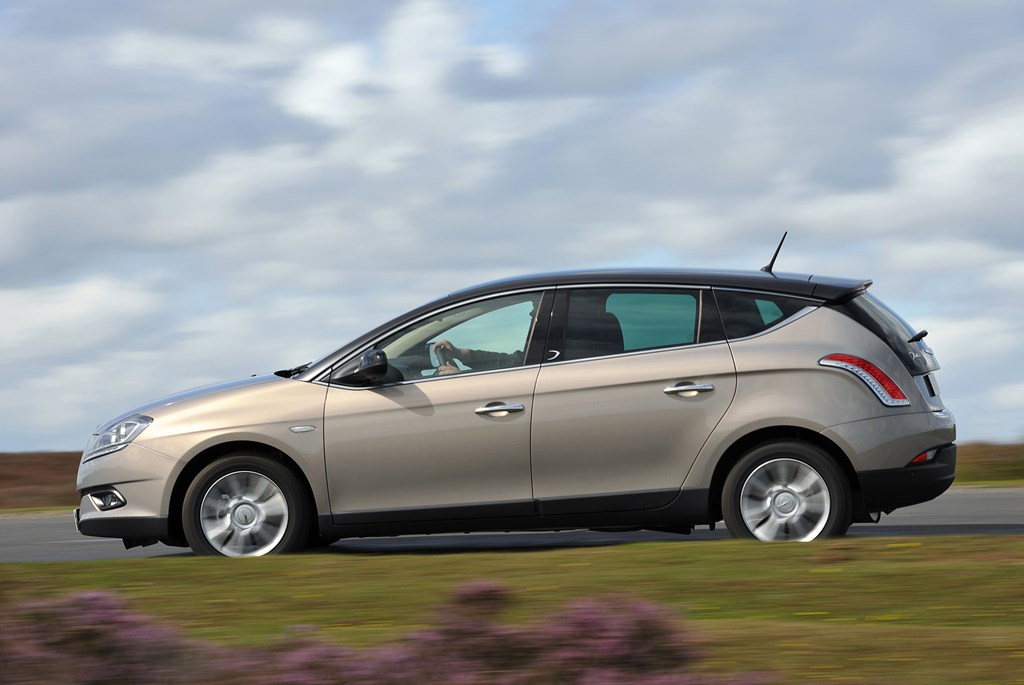 Used Chrysler Delta Hatchback (2011 - 2013) Review