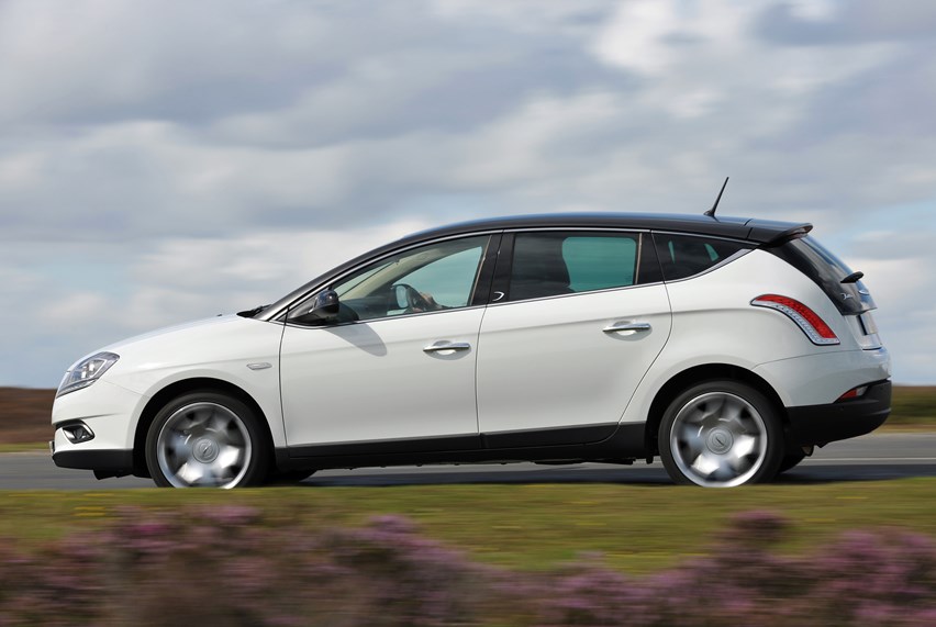 Used Chrysler Delta Hatchback (2011 - 2013) Review